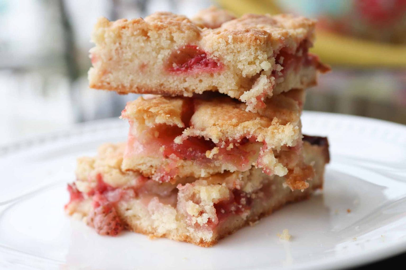 Easy Strawberry Crumb Bars Recipe