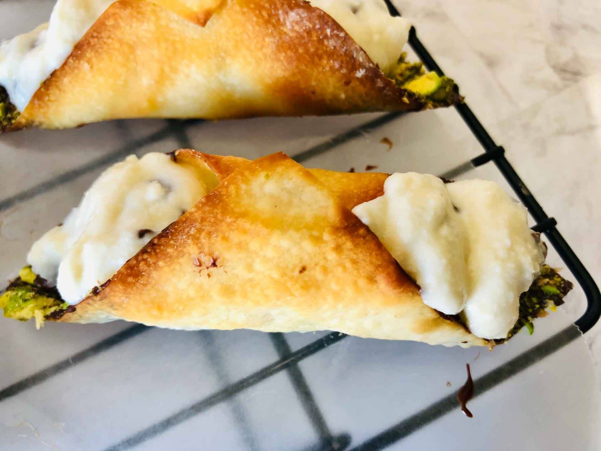 Easy Homemade Mini Cannolis Recipe