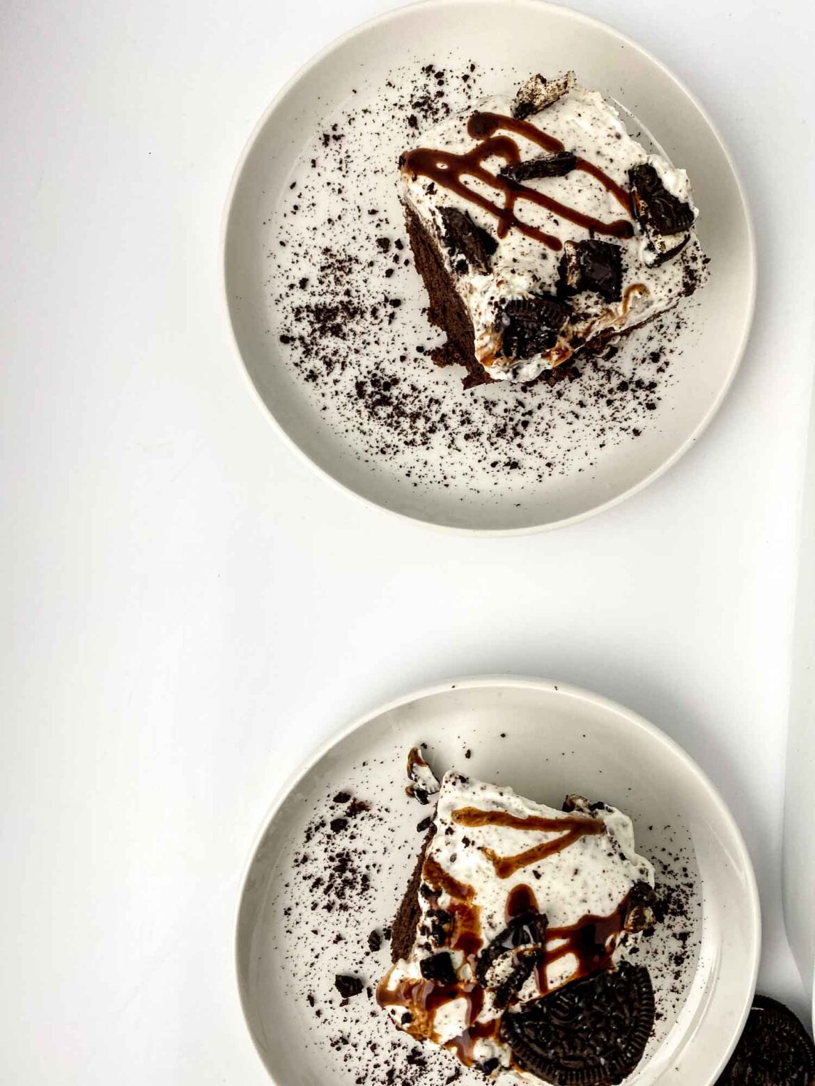 Easy Oreo Poke Cake