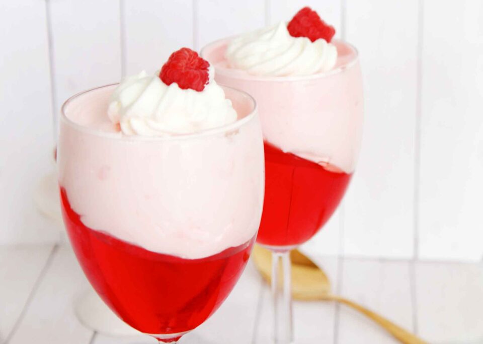 Easy Strawberry Jello Parfait