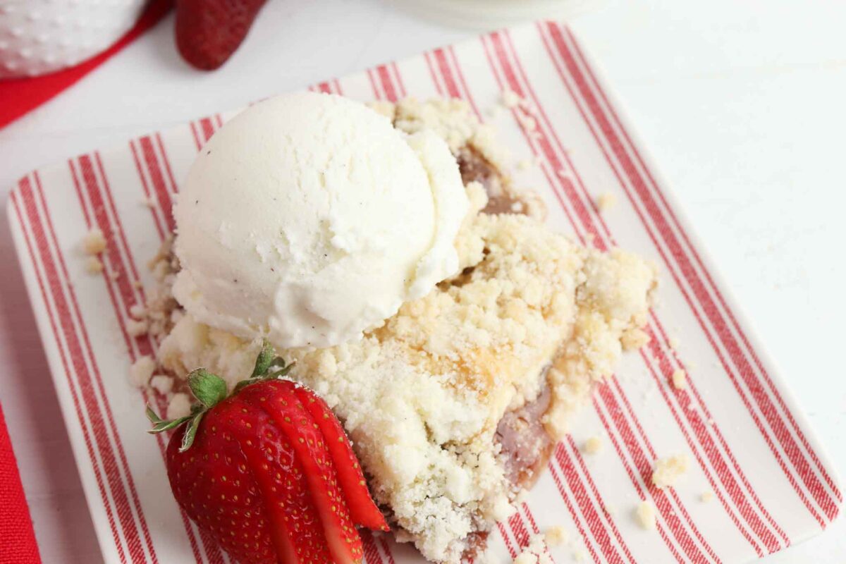 Easy 5 Ingredient Strawberry Cheesecake Dump Cake Recipe